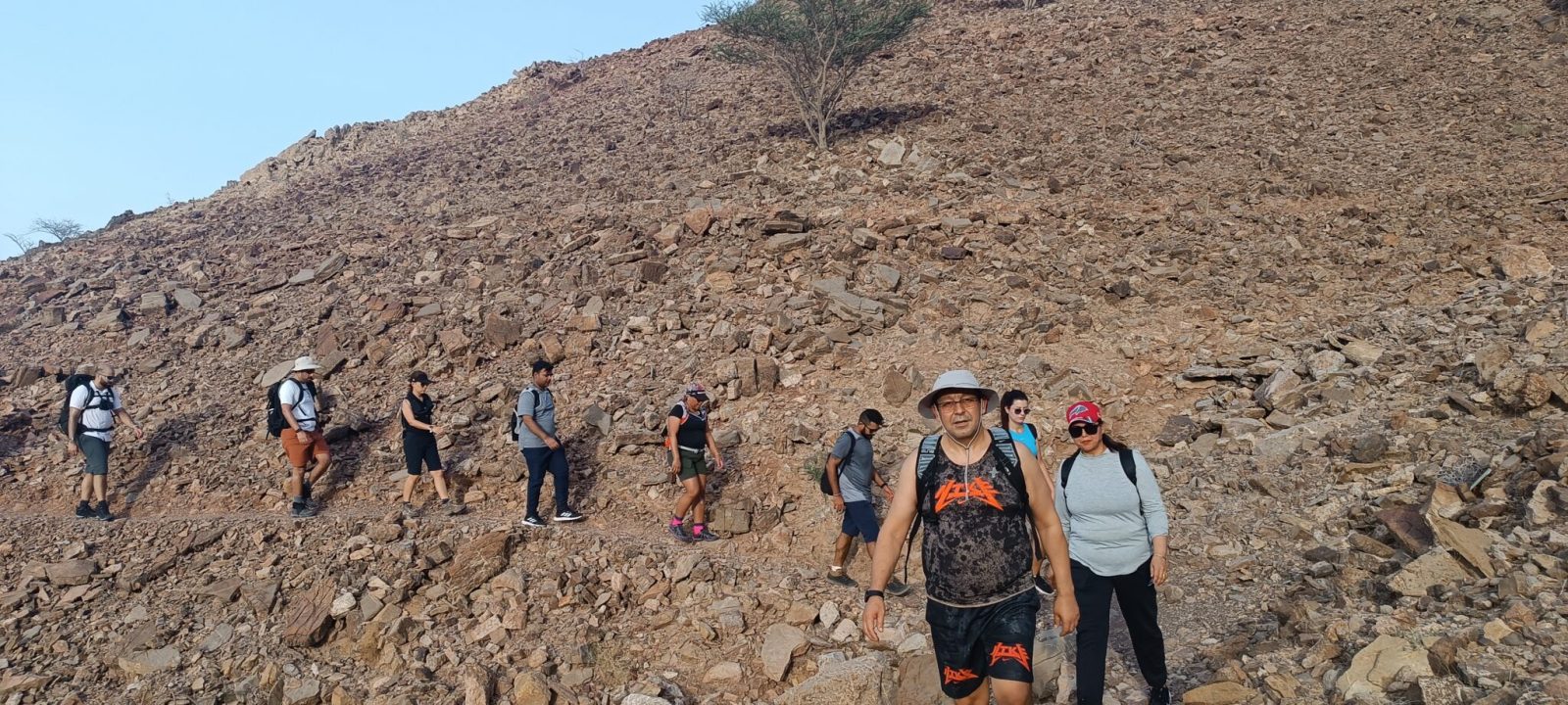How to join weekend hiking groups in Dubai?
