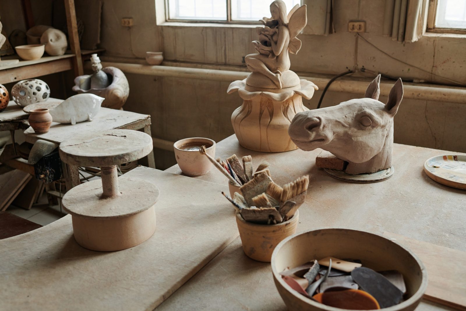 Where to experience pottery classes in Dubai?