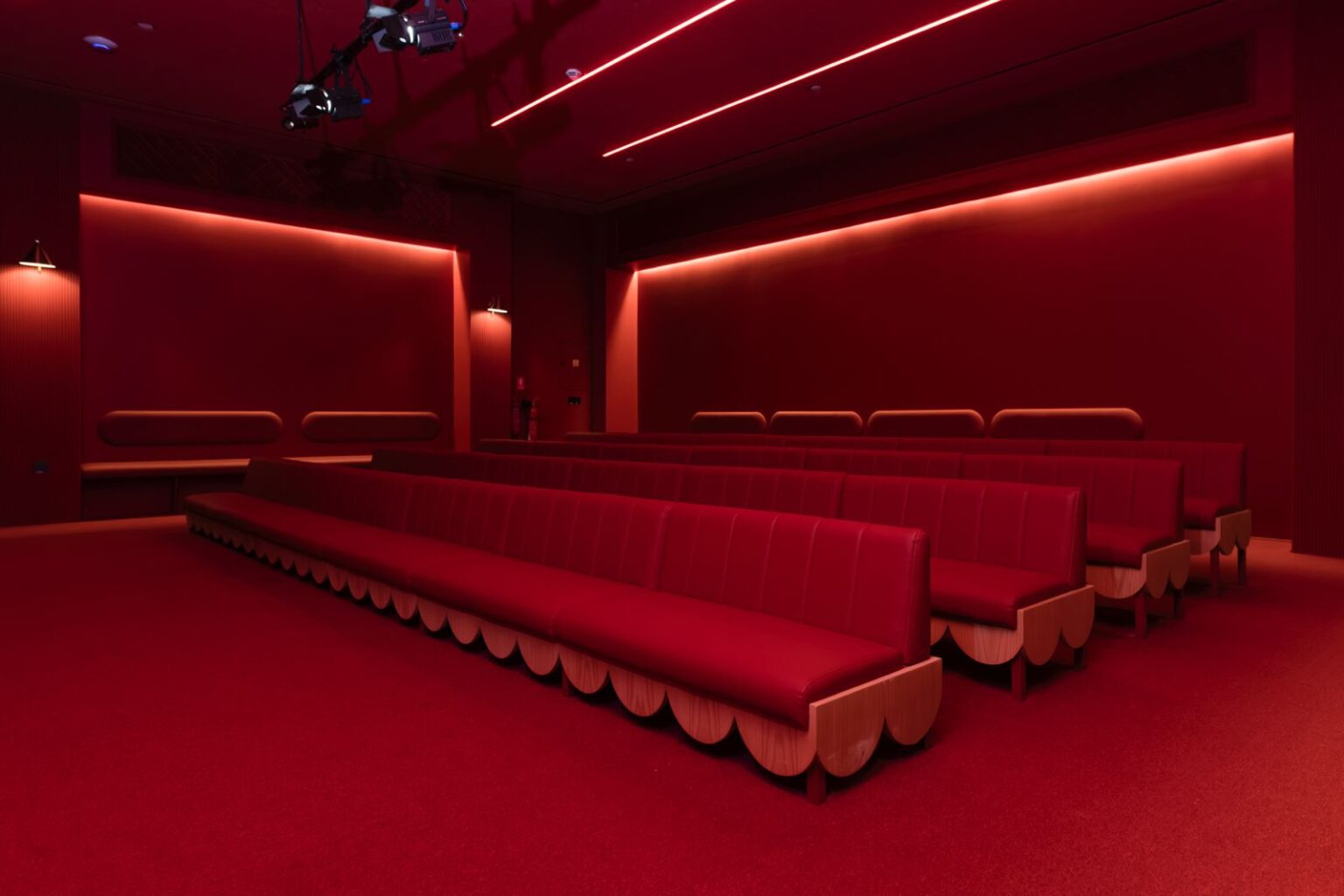 Where to enjoy puppet theaters in Sharjah?