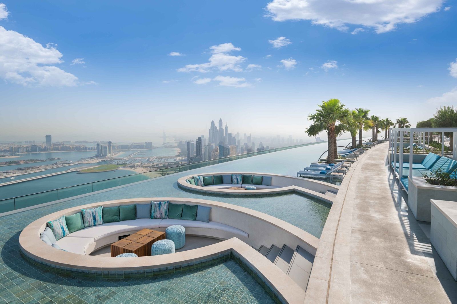 Where to find rooftop infinity pools in UAE?