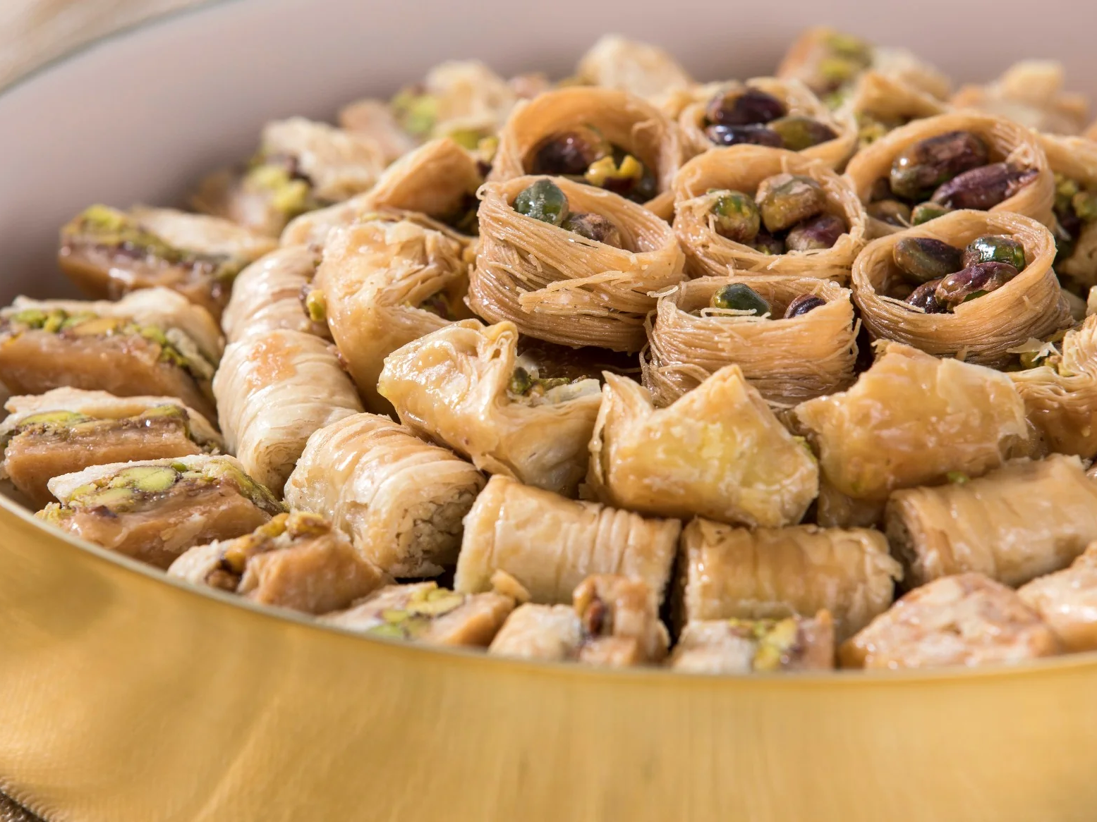 Where to taste the best traditional Arabic sweets in UAE?
